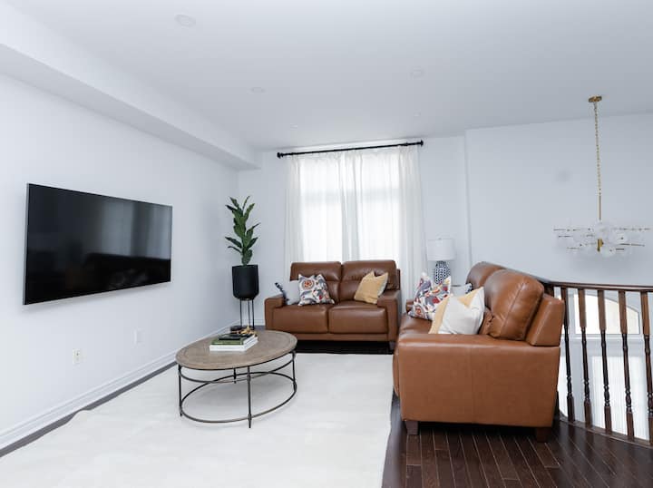 Home In Vaughan - Vaughan