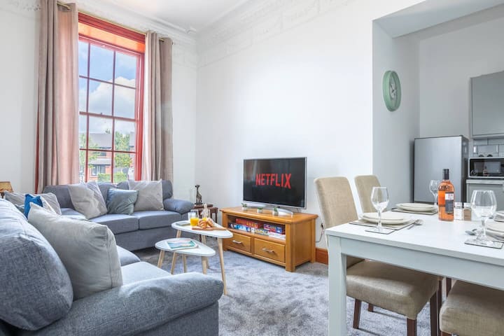 Manchester Retreat – Free Parking & Sleeps 5 - Oldham