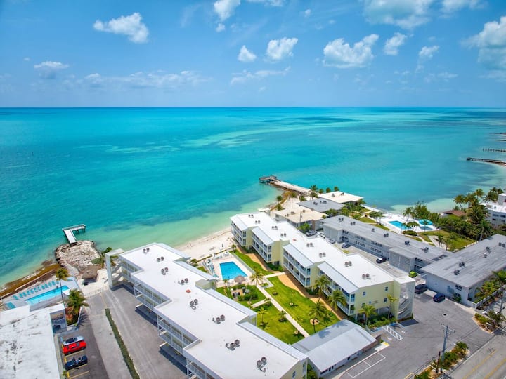 The Turquoise Turtle-beach/pool - Key Colony Beach, FL