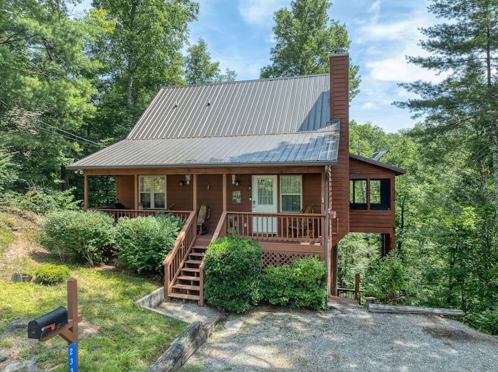 Naughty Pines | 1 Br & Loft/2 Ba - Townsend, TN