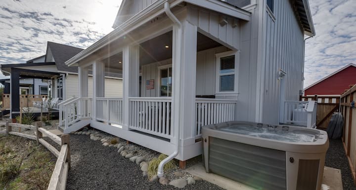 Happiness Beach Cabin - Oyhut Bay Seaside Village - Ocean Shores, WA