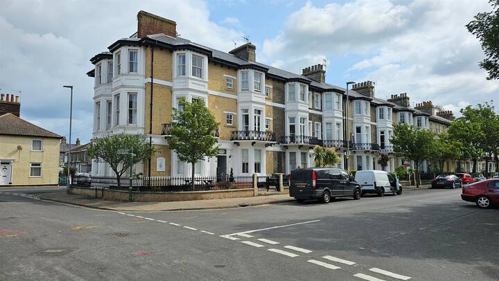 Seahorse Guest House Room 2 - Small Double - Great Yarmouth