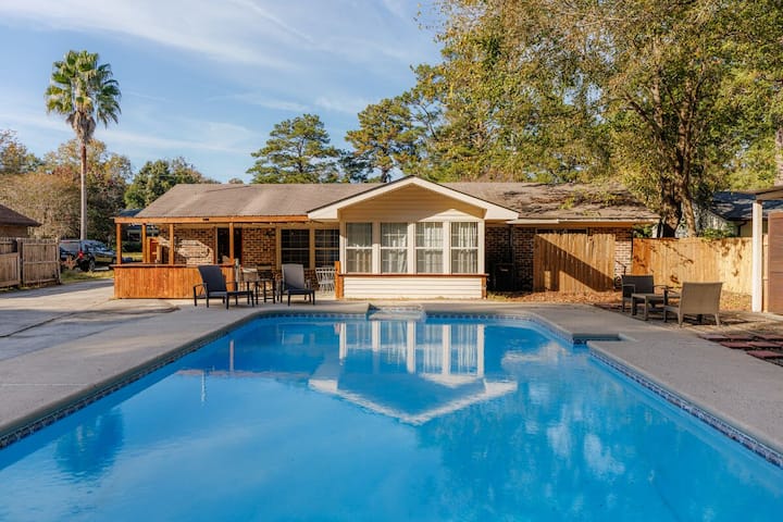 Savannah Getaway With Private Pool, Porch & Deck - Savannah, GA
