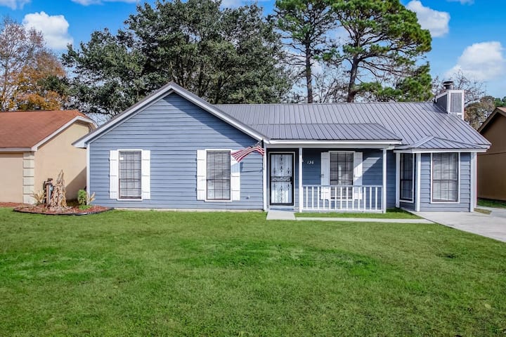 Mins To Downtown & Islands! Robinhood Cottage - Savannah, GA