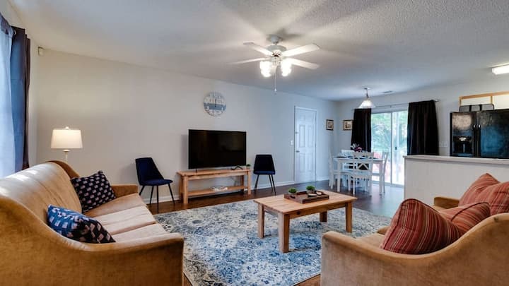 Near Gardens & Downtown - Stay At A Coastal-haven! - Richmond Hill, GA