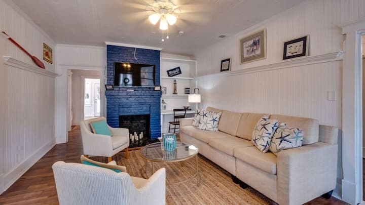 Walk To Beach! Flamingle In Fuchsia, Whole House - Tybee Island