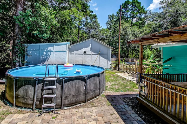 Pool House! Sweet Sunny Retreat- Both Houses - Savannah, GA