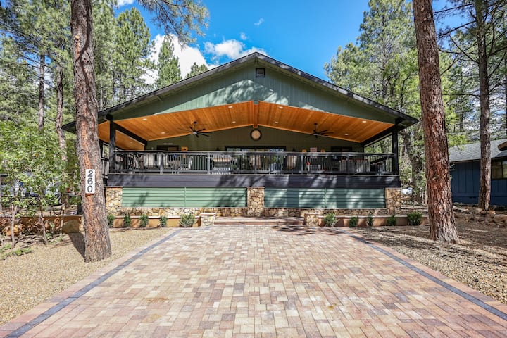 Brand New Modern Cabin - Hot Tub & Firepit - Munds Park, AZ