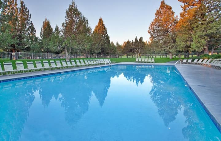 Chalet | Access Pools, Golf & Bike Trails - Redmond, OR