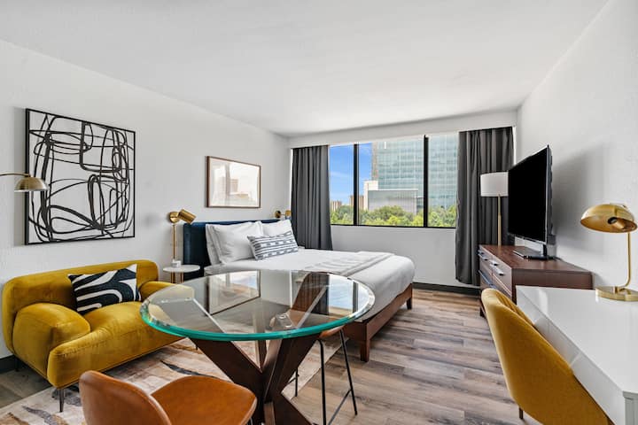 Lodgeur | Studio For Work & Rest | Upper Kirby - Houston, TX