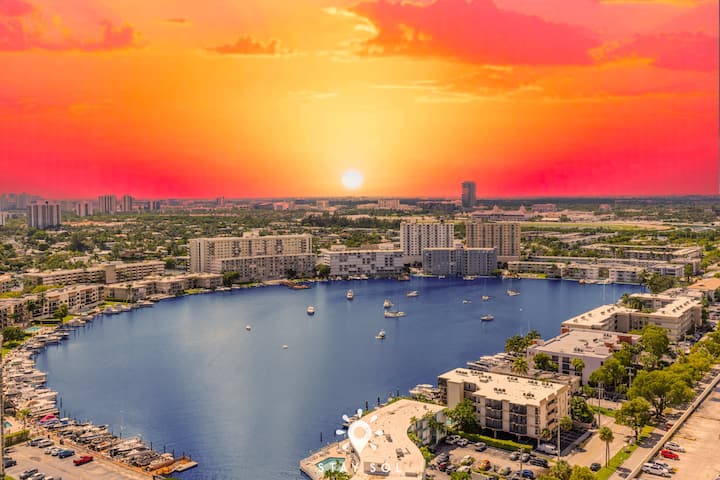 Beautiful Studio, Amazing View Balcony - Hallandale Beach, FL