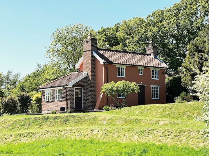 Brick Kiln Holdings By The Suffolk Cottage Collect - Framlingham