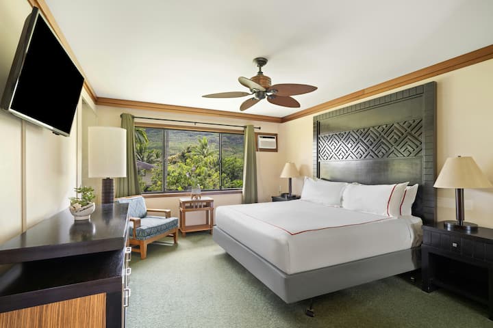 Deluxe Room With Plush King Bed And Mountain View - Kauai, HI