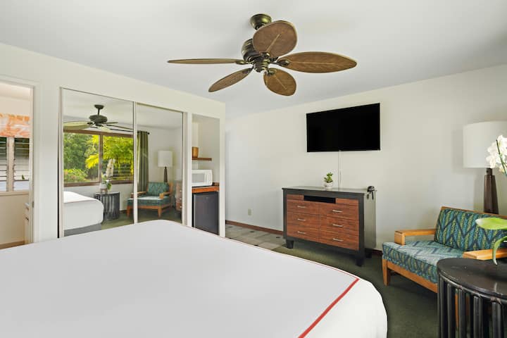 Private Room With Plush King Bed - Kauai, HI