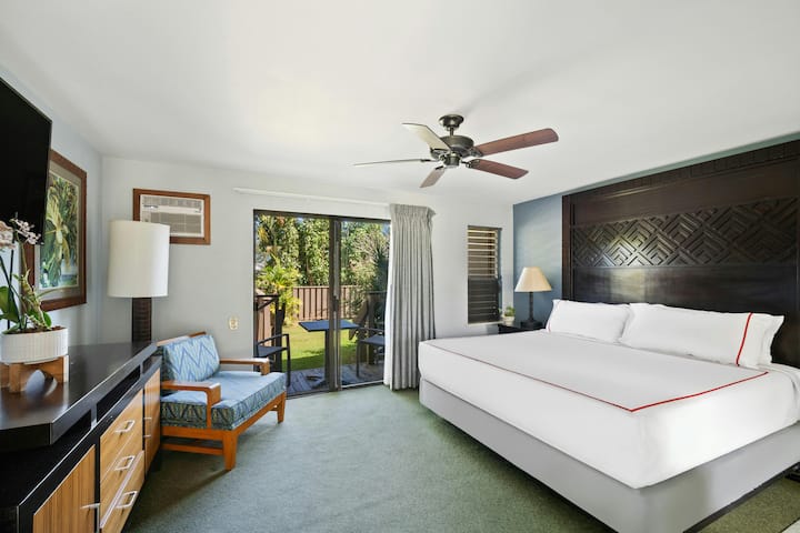 Accessible Room With Private Lanai & Plush Queen - Kauai, HI