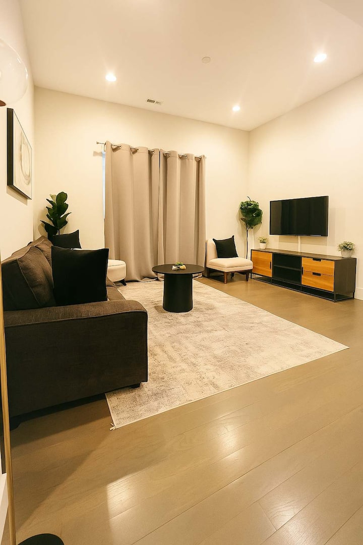 Your 2br Home In The City - Chicago, IL