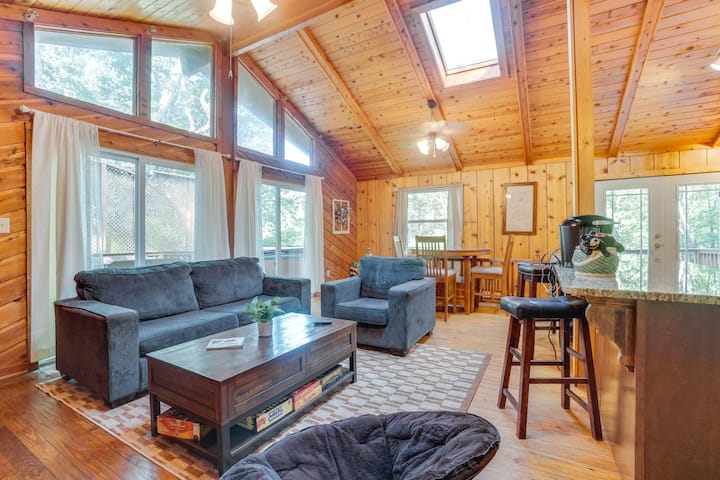 Private Hot Tub & Game Room: Cleveland Getaway - Cleveland, GA