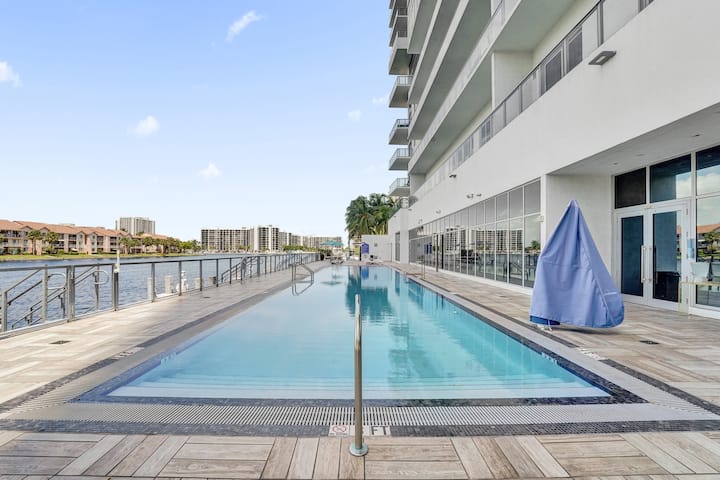 2-bedroom Condo At Hbeach House - Hollywood, FL