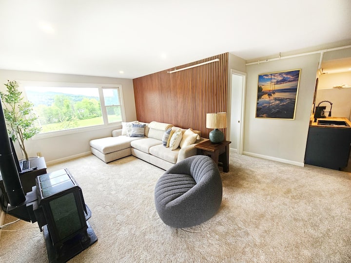 Chic & Cozy Retreat-updated Condo W/pool + Views! - Stowe, VT