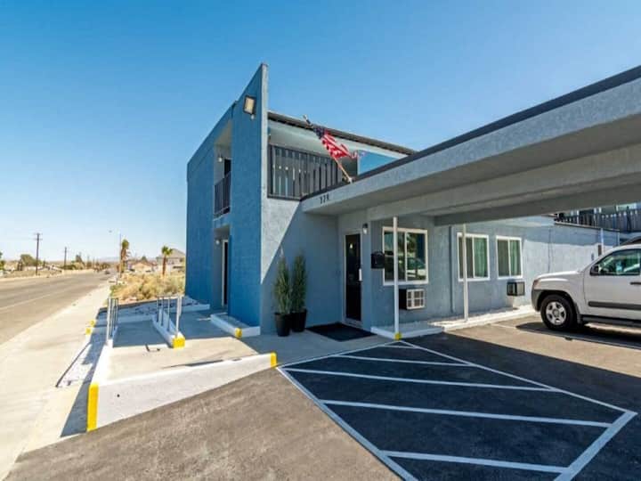 1 Lit Queen | Ns | Frige - Ridgecrest, CA