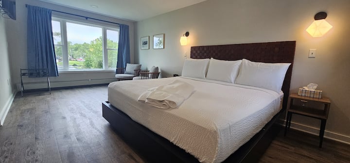 Juniper Motel-lake Front-dog Friendly King-studio - Greenville, ME