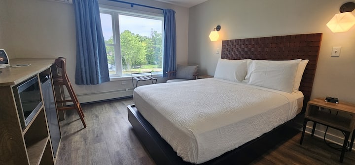 Juniper Motel-lake Front- Queen-studio-room 3 - Greenville, ME