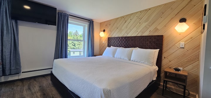 Juniper Motel-lake Front-deluxe King - Room 6* - Greenville, ME