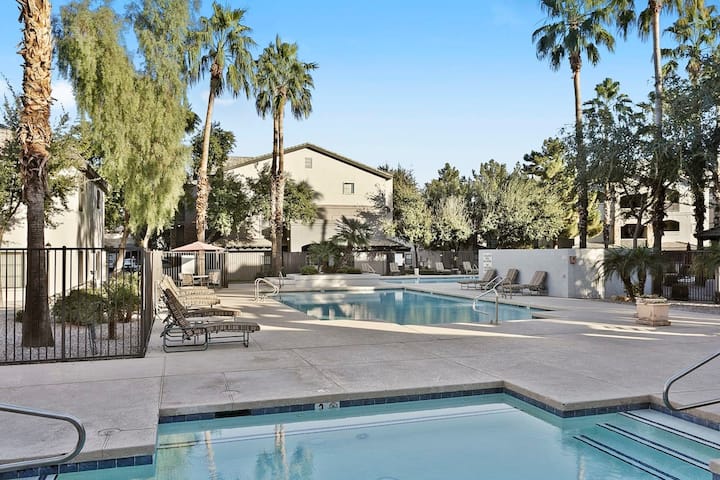 Cozysuites Chandler 2br | 2 Pools & Jacuzzi! #13 - Sun Lakes, AZ
