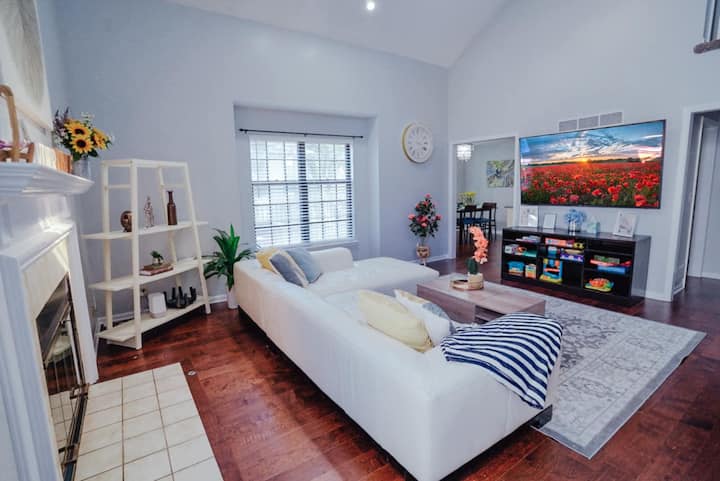 Sunflower Suite- Central,near Golf Course & Hwy - Frisco Lake