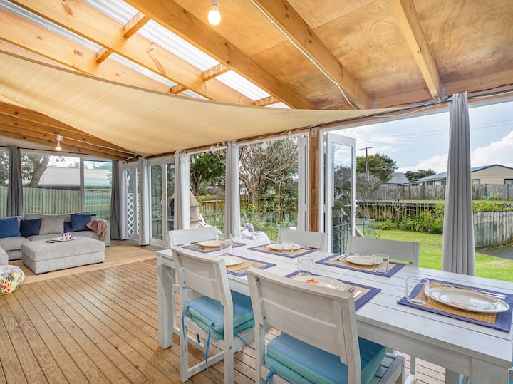 Home Away From Home In Whangamata - Whangamatā
