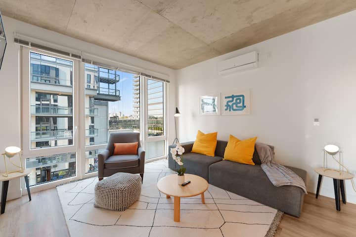 Sophisticated 4br Suite - Modern, And Luxurious - Chicago, IL