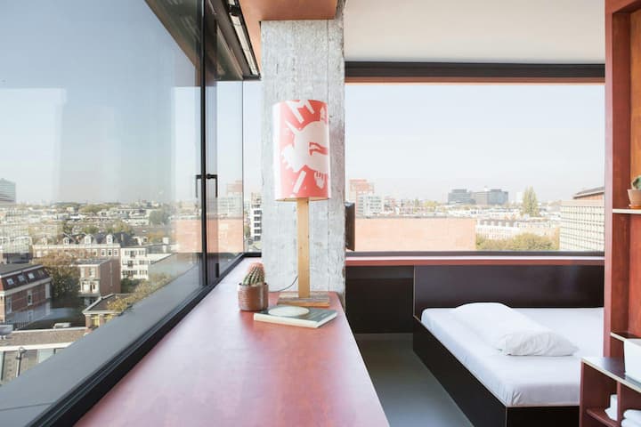 Lively Gathering Spaces From Basement To Rooftop - Ámsterdam