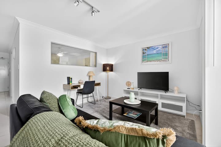 Modern Coastal Escape In The Heart Of Rockingham - Rockingham