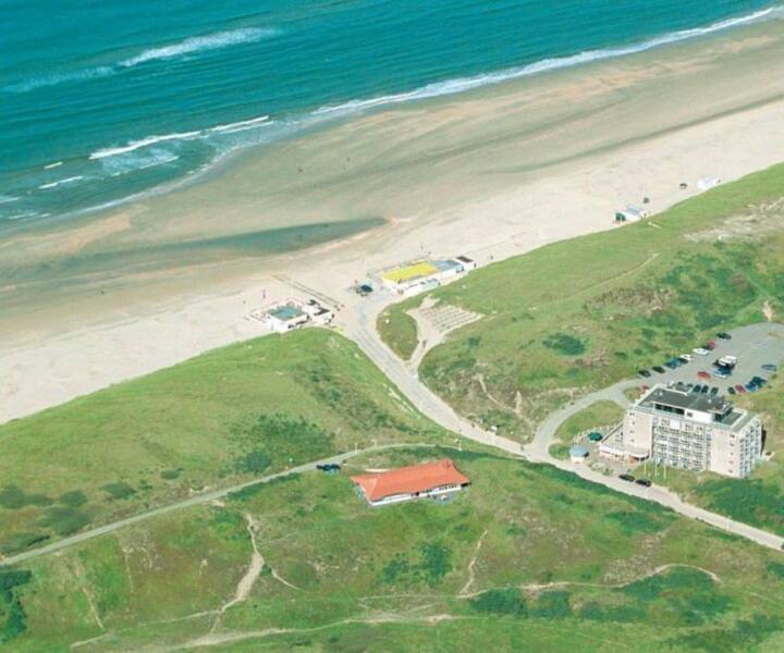 Sea Breeze Retreat W/ Bar & Sauna – 1 Min To Beach - Wijk aan Zee