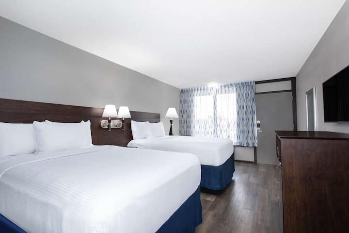 Days Inn L 2 Double Rooms Near Universal Studios - Orlando, FL