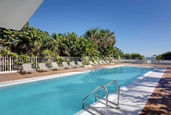 Balcony + Views | Mb Hotel | 2 Junior Queen Rooms - Miami Beach
