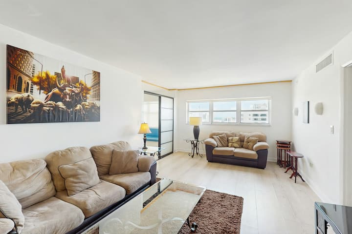 2 Br Condo By The Ocean W/ Fully Equipped Kitchen - Miami Beach, FL