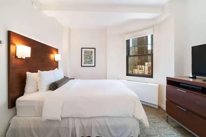 Beekman Tower | Queen Studio | Prime Location - 紐約, NY