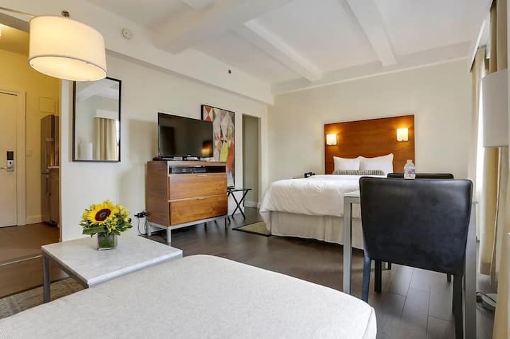 Studio With Kitchenette | Beekman Tower | Queen - New York