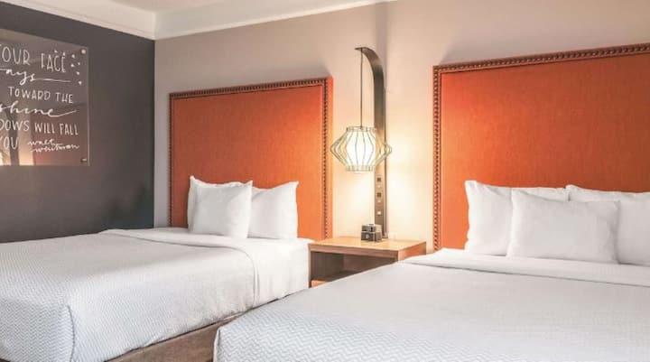 La Quinta Nola | 2 Queens | Walk To French Quarter - New Orleans, LA