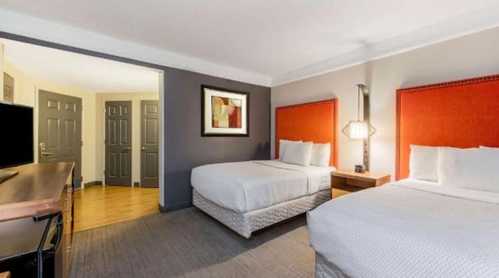 La Quinta Nola | 2 Queens | Walk To French Quarter - New Orleans, LA