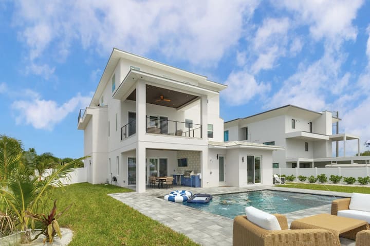 New Luxury Beachfront Villa Ocean Views Pool - Cocoa Beach, FL