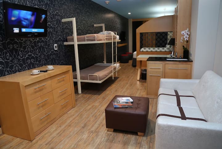 Spacious Family Room | Tryp Nyc | Near Un Hq - Manhattan, NY