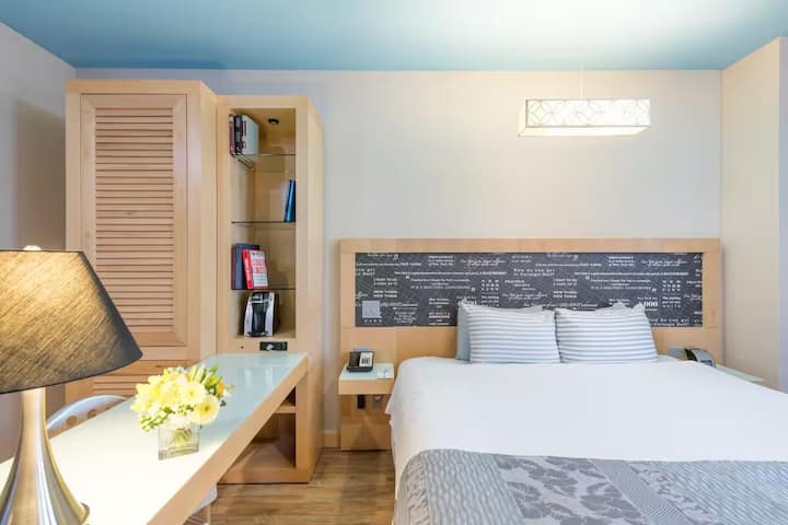 Tryp Nyc | King Room | Near Bryant Park - New York City