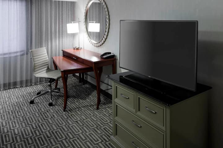 Spacious Room Short Drive To Eaglebank Arena - Fairfax, VA