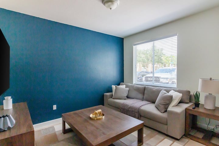 Landing | Stylish 3bd, Pool - Homestead, FL