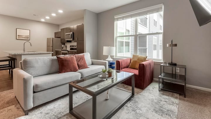 Landing | Modern 1bd, Gym, Pool - Chesterfield, MO