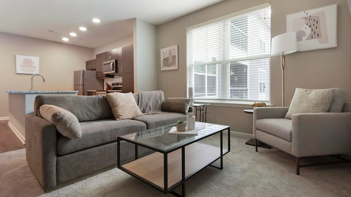Landing | Stylish 3bd, Clubhouse, Courtyard - Chesterfield, MO