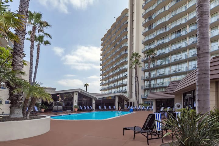 Wyndham Bayside | Skyline View 2 Doubles | Pool - San Diego, CA