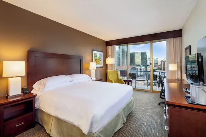 Cityscape King Room | Wyndham Bayside - San Diego, CA